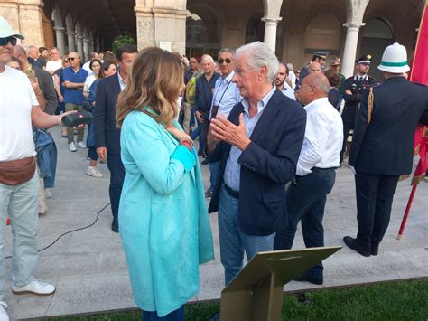 Giardini di Piazza Dante intitolati a Enzo Tortora la figlia Non è