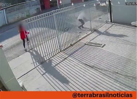 Imagens Impressionantes Mostram O Momento Em Que Jovem Escapa De