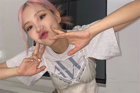 Blackpink S Ros Solo Debut Album Sooner Than You Think