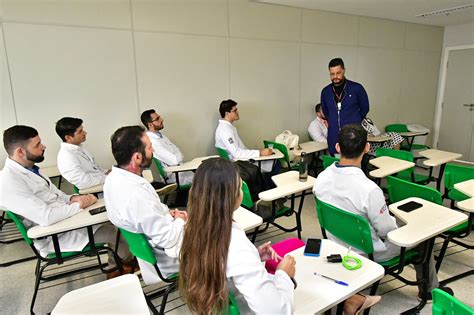 Novos médicos residentes do HMC participam de aula inaugural Mato