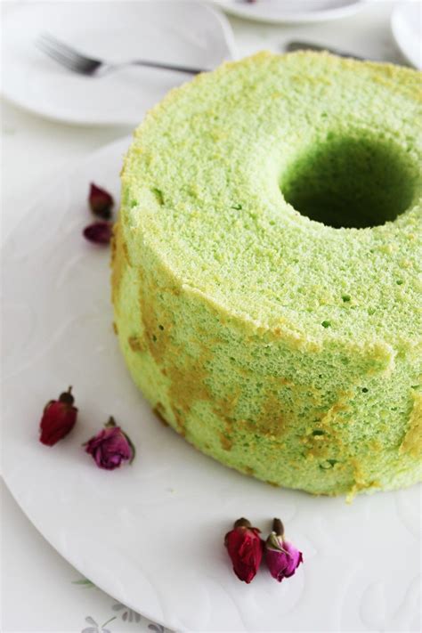 An Easy To Follow Recipe For Pandan Chiffon Cake Which Makes A Rich