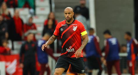 Escalação do Athletico Thiago Heleno retorna e Felipão estuda