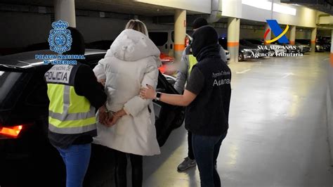 Dos detenidos por su presunta implicación en contrabando de material de