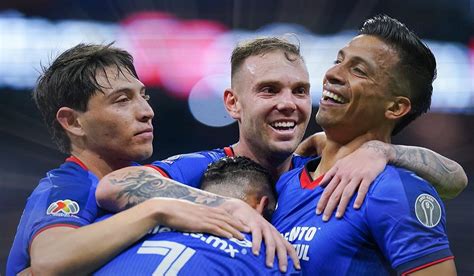 La Máquina del Cruz Azul pita en C U y vence a Pumas