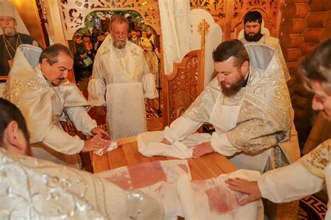 ÎPS Mitropolit Vladimir a târnosit biserica cu hramul Sfinții