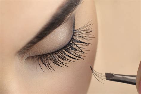Cómo ponerse y cuidar las extensiones de pestañas