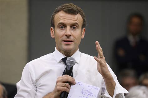 Emmanuel Macron sa cote de popularité se stabilise