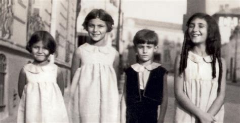 Simone Veil Et Ses Soeurs La Maison De Colette