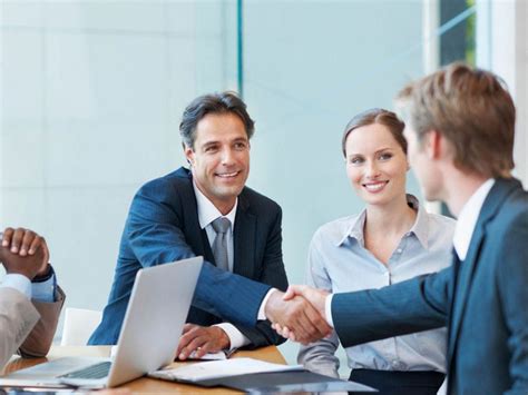 17 Cách giao tiếp với khách hàng Hiệu Quả và Nghệ Thuật