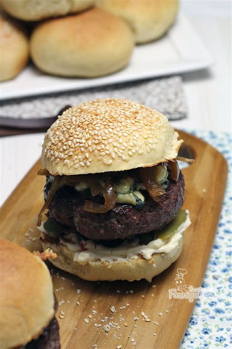 Hambúrguer Gorgonzola e Cebola Caramelizada Receitas Cebolas