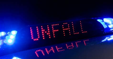 Unfall auf A59 in Köln Fahrer flüchtet nackt und zu Fuß