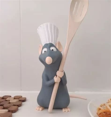 Remy De Ratatouille Portacucharas Con Cuchara De Madera Meses Sin