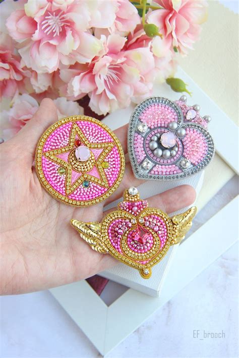 Брошь из бисера Сейлор Мун ручной работы Брошь аниме косплей Sailor Moon Beaded Brooch Handmade