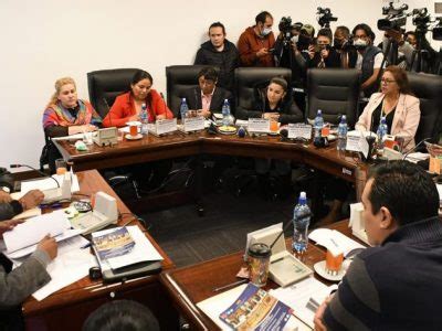 Comisión de Constitución aprueba proyecto de ley del Censo y lo remite