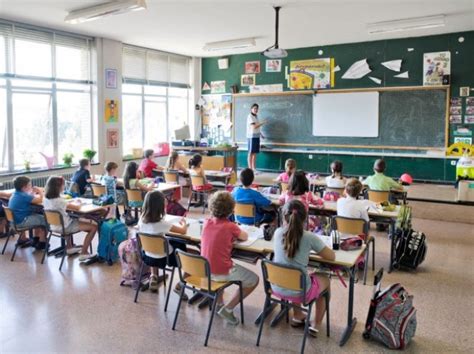 Cuál es el colegio de Aragón con más alumnos Y el que menos