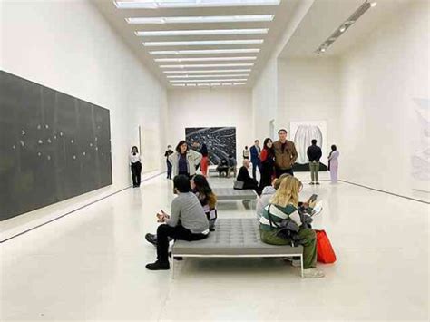 アレックスカッツ ニューヨーク グッゲンハイム美術館で特別展開催中Alex Katz Gathering Petite New York