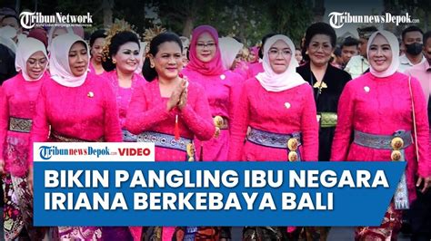 Bikin Pangling Ibu Negara Iriana Ikut Parade Perempuan Berkebaya Bali