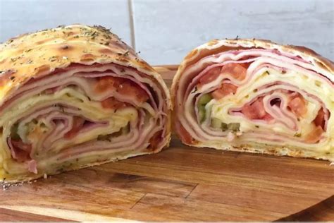 Rocambole De Massa De Pastel Simples E Muito Delicioso Receita