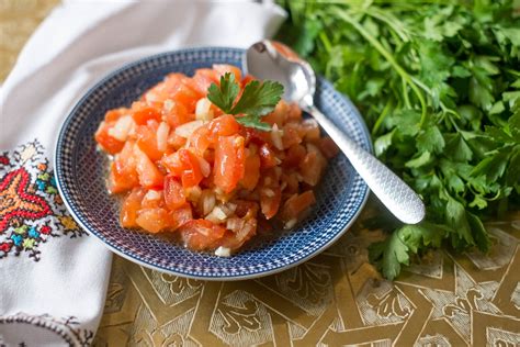 Salade Marocaine Aux Tomates Et Oignon Cuisinons En Couleurs