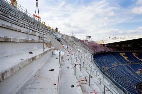 El Barça reanuda las obras del Camp Nou derribo de la tercera gradería