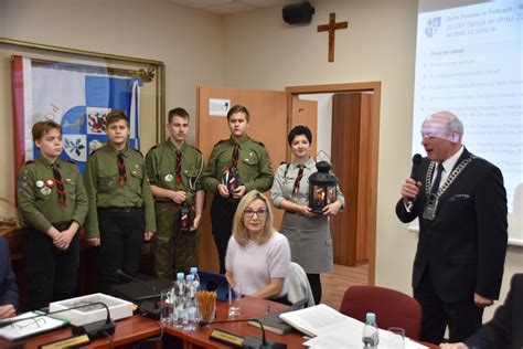 Betlejemskie Światło Pokoju dotarło do Starostwa Powiatowego w Policach