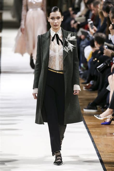 Photo Bella Hadid Défilé de mode Lanvin collection prêt à porter