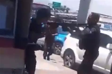 Policial atira à queima roupa e mata manifestante no RJ Vídeo Metrópoles