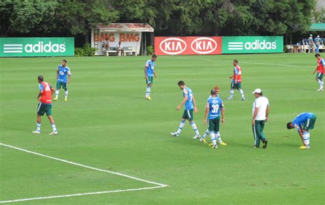 Gilson Kleina testa reforços em jogo treino contra Palmeiras B