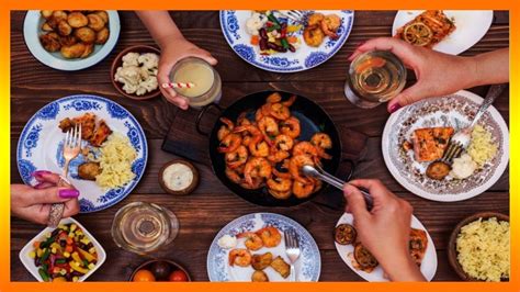 Cómo Interpretar el Significado de Soñar con Gente Comiendo en una Mesa