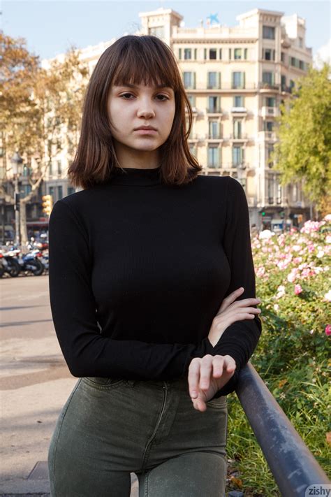 Maria Demina Women Model Women Outdoors Pale Short Hair Looking