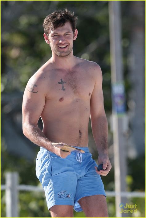 Alex Pettyfer Spent Valentine S Day Shirtless In Miami Photo 775913