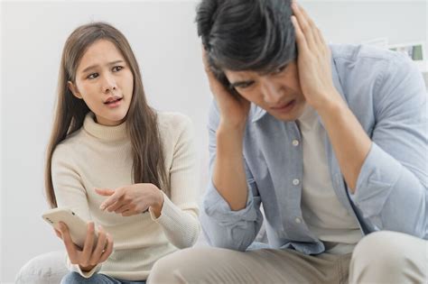 Phát hiện chồng ngoại tình vợ nên làm gì Luật pháp quy định ra sao