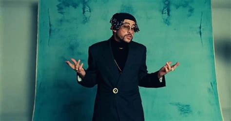 Bad Bunny lanza nuevo álbum y dedica canción a fan que le aventó el