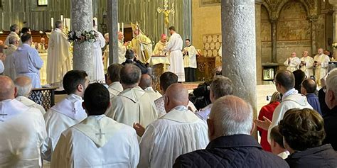 Iniziata La Messa Di Insediamento Di Mons Trevisi Il Saluto Delle