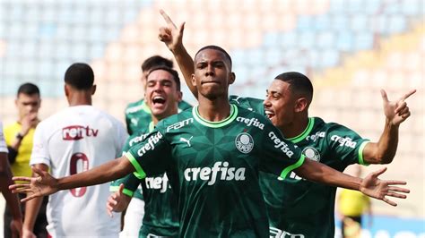 Palmeiras Estevão subirá para o profissional em 2024