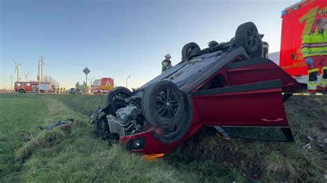 Unfall bei Anröchte 20 Jähriger übersieht Auto sein Skoda