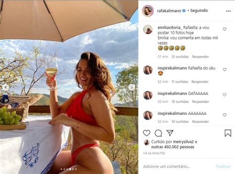 Rafa Kalimann ostenta suas curvas ao surgir de biquíni cavadíssimo