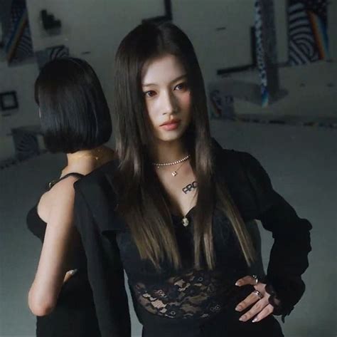 Pin On Sana Fake Love Minatozaki Sana Twice Kpop