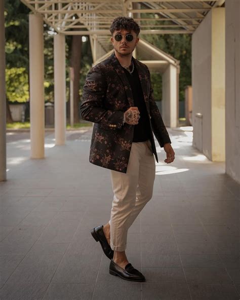 Schwarzer Blumenblazer Mit Schwarzem Hemd Hockerty