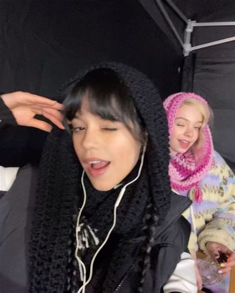 jenna ortega and emma myers Mercoledì addams Attori Foto di celebrità