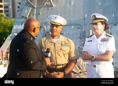 U S Marine Corps Lt Gen Brian W Cavanaugh Center The Commanding