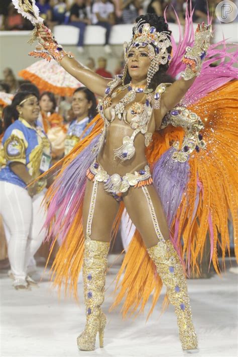 Foto Raissa de Oliveira rainha de bateria da Beija Flor também foge