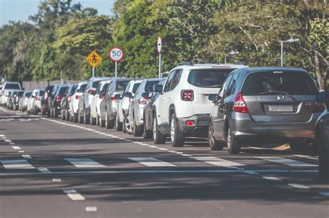 Licenciamento de veículos final de placas 1 e 2 vence hoje O