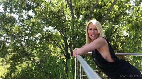 Hot Milf Jessica Drake Exposing Her Side Boob In Balconysexystars Youtube