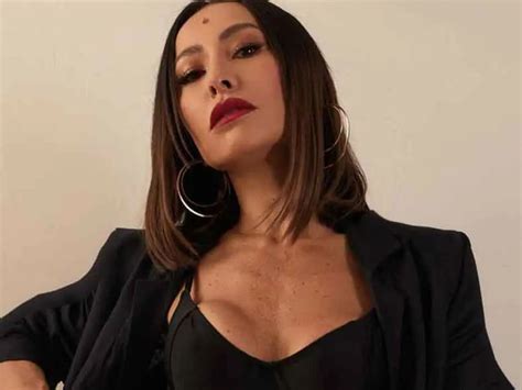 Sabrina Sato ignora frio extremo em São Paulo e posa de biquíni na web