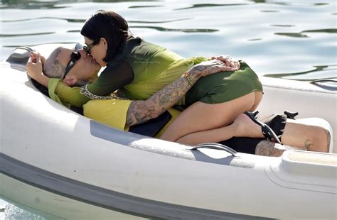 Kourtney Kardashian Flashes Her Pussy And Butt During Italian Getaway