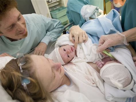 Inédit après avoir accouché dun garçon prématuré la jeune femme a