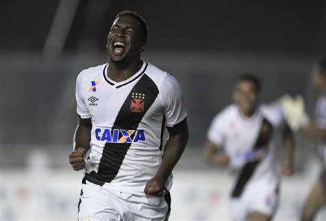Jo O Vitor Santos Thalles De Anos De Idade Revelado Pelo O Clube De