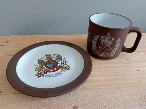 H M QUEEN ELIZABETH II Silver Jubilee 1952 1977 Mug Plate Hornsea