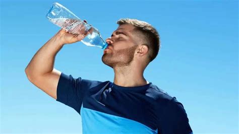 Cosa Succede Se Bevi Troppa Acqua Ecco La Risposta Del Medico